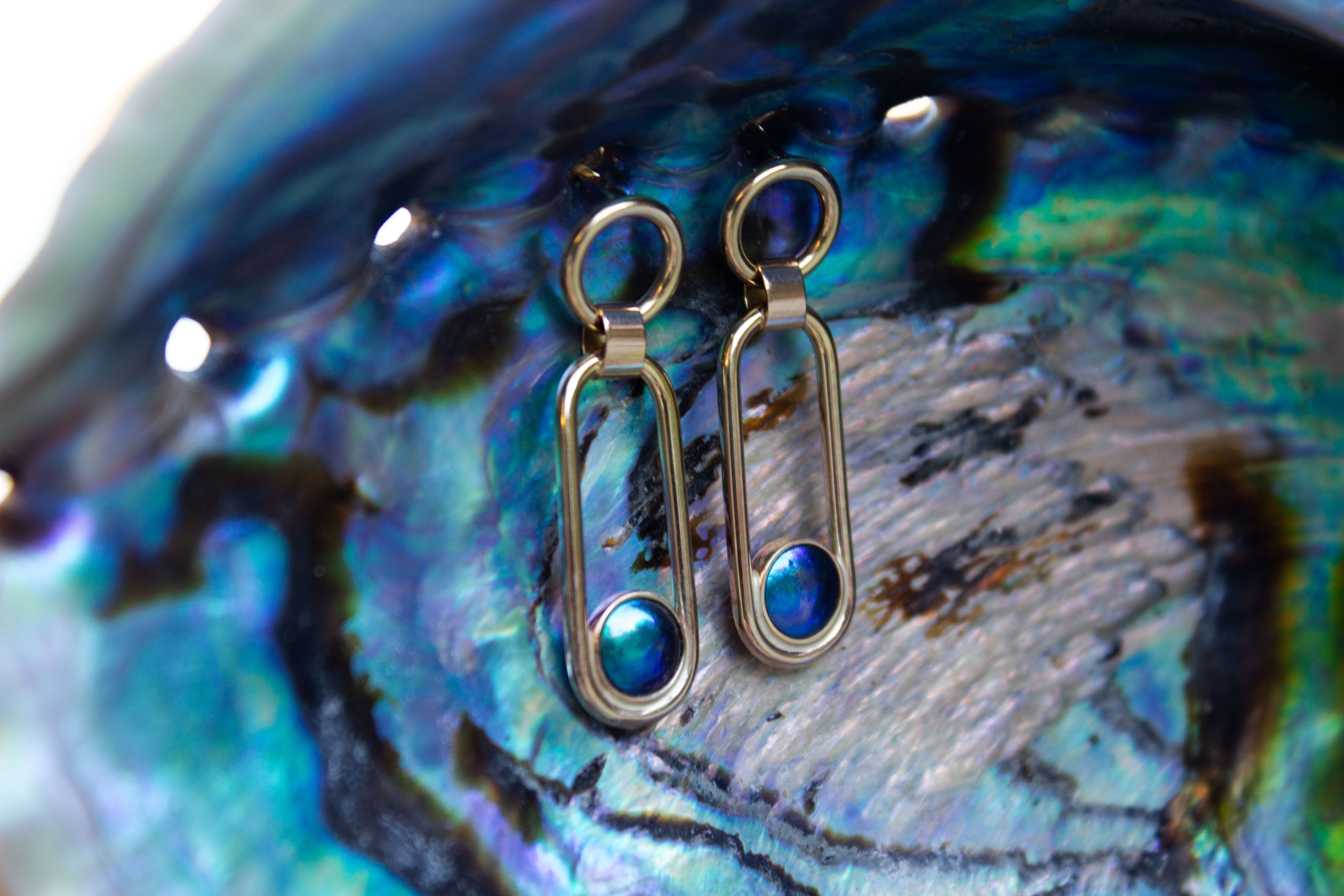Pearl earrings: a timeless statement of elegance and empowerment – Arapawa